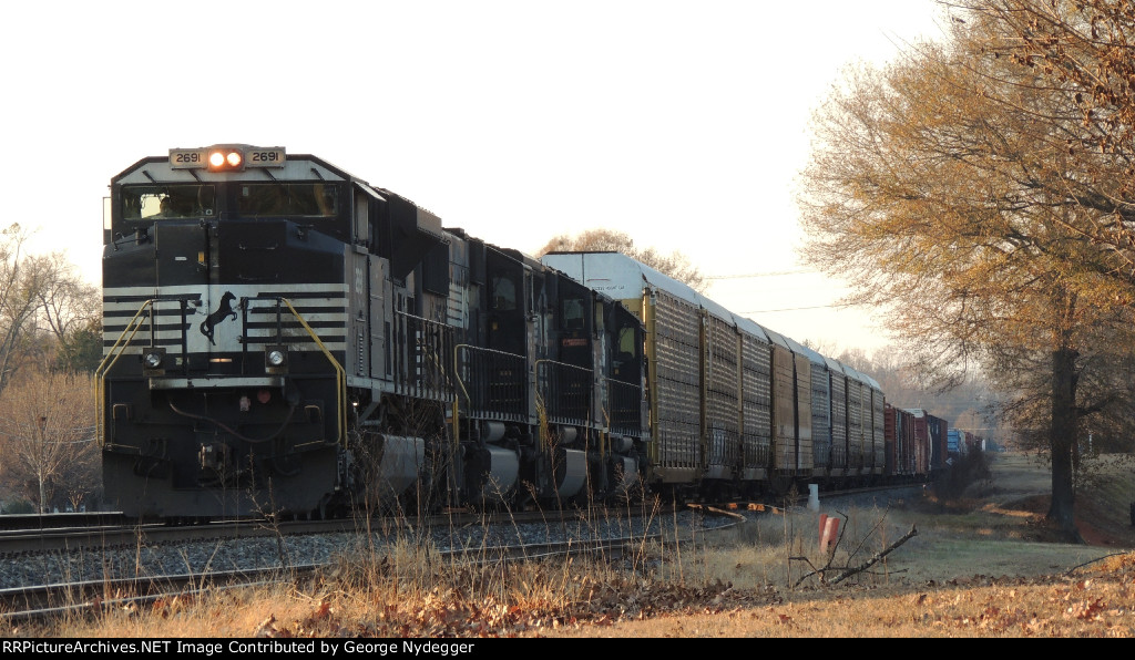 NS 2691 leading a mixed freight train